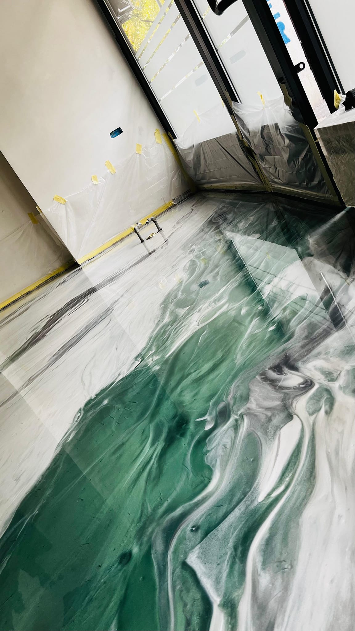 Epoxy podovi: vodič kroz cijenu, prednosti, održavanje i usporedbu s ...